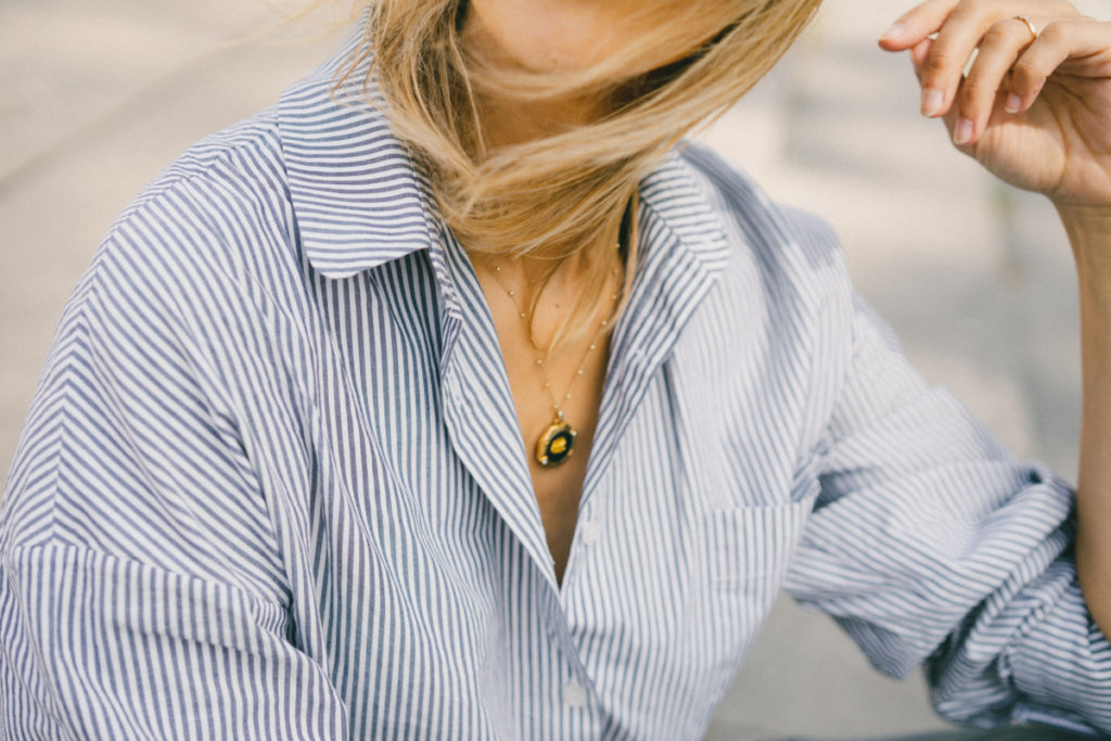 Comment porter la chemise rayée à la rentrée ? - Le Dressing Idéal